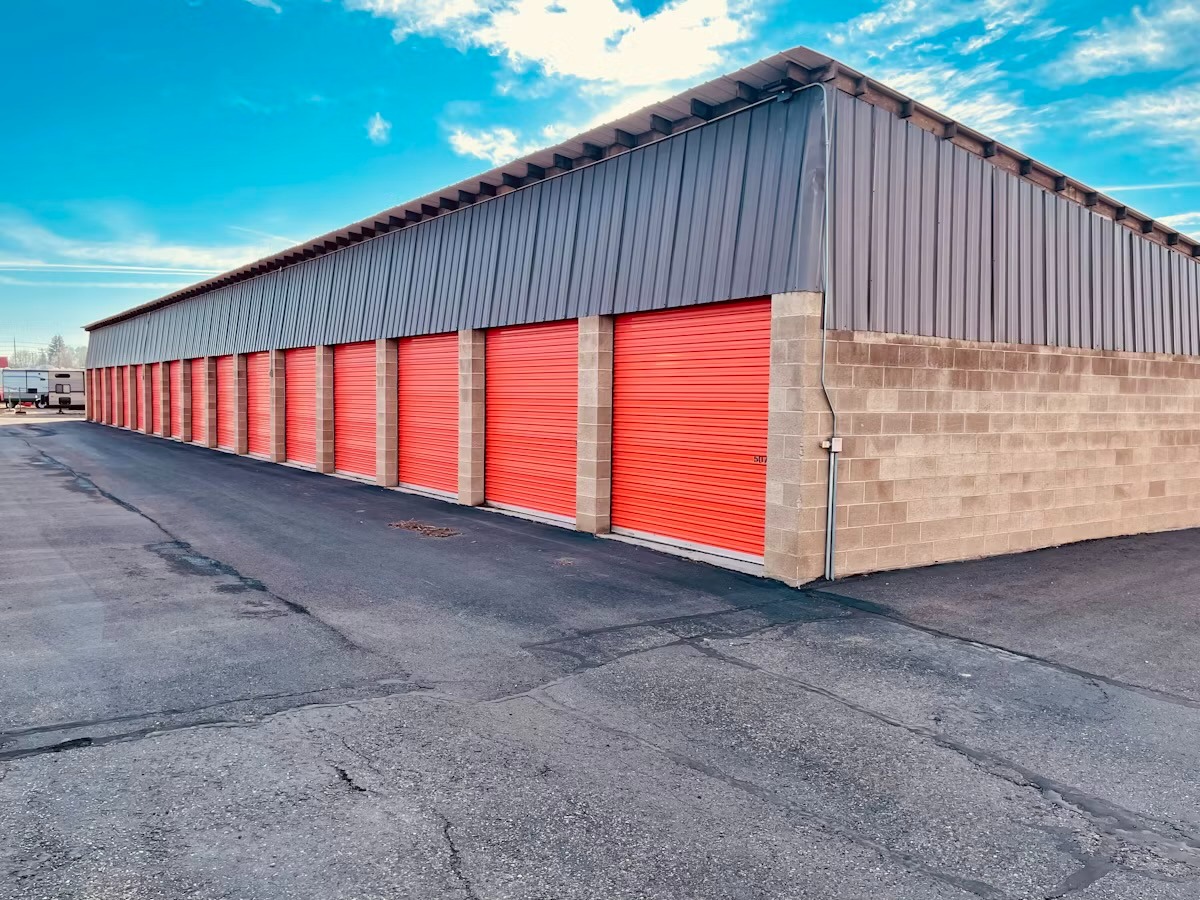 5 Factors To Consider When Renting A Storage Space For Your Truck